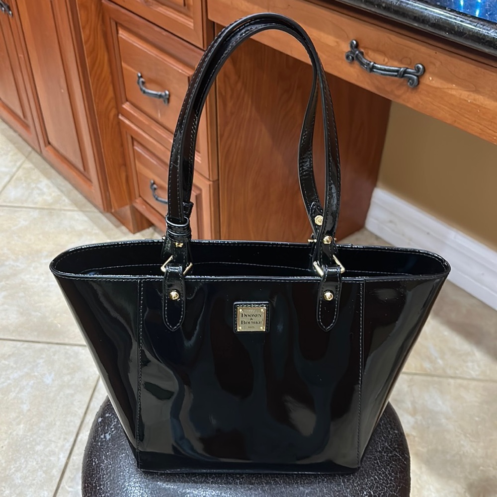 Dooney And Bourke Black Patent Bag. - Gem